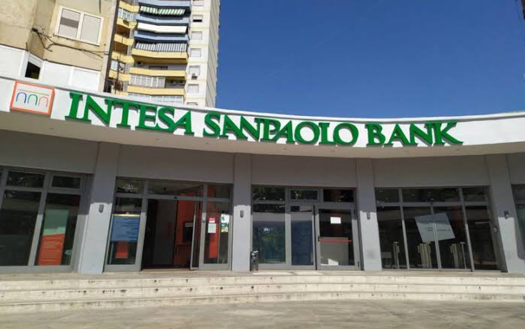 AI Revolution Forces Italian Bank To Implement 9000 Job Cuts